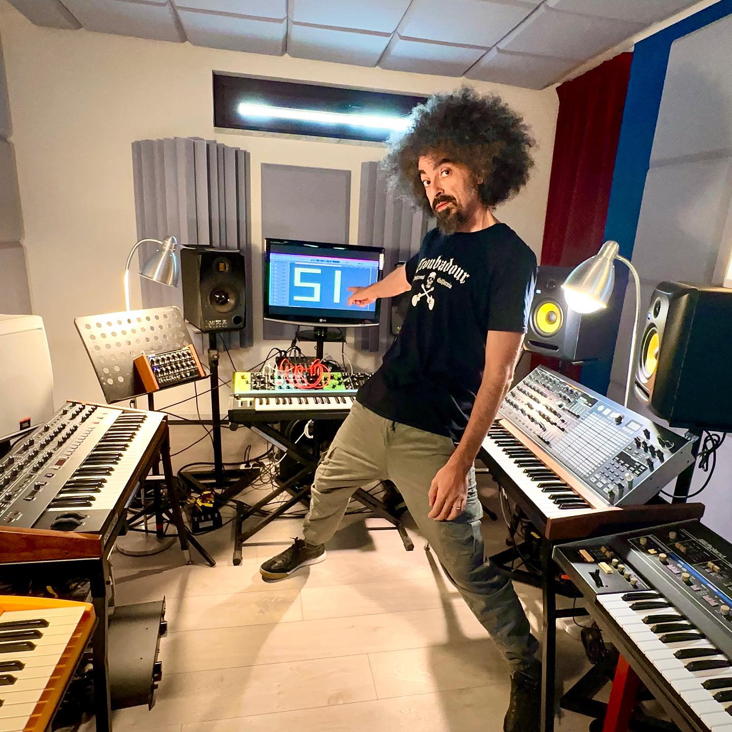 CAPAREZZA TORNA CON IL SINGOLO "IO SONO IL VIAGGIO" - DATE DEL ...